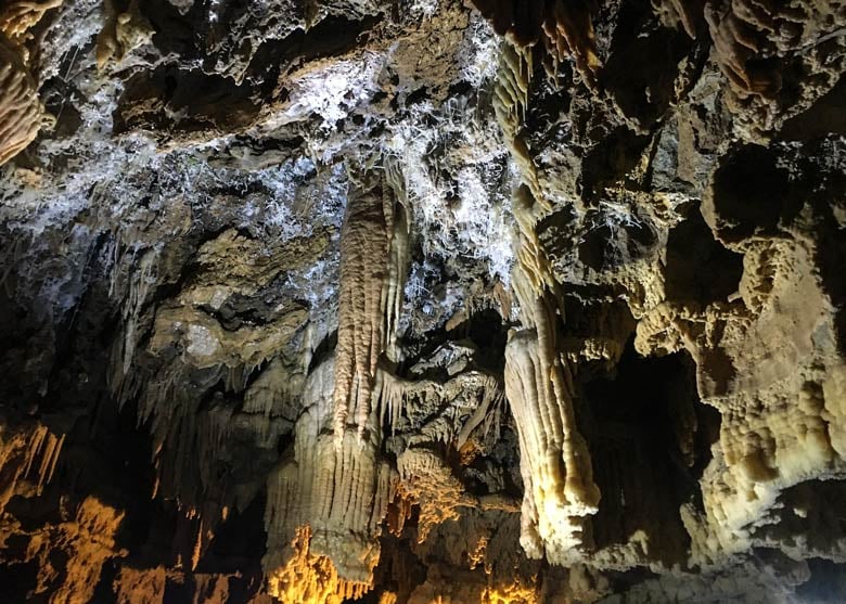 Iran's Top 10 Caving Adventures: Subterranean Wonders Await – SURFIRAN