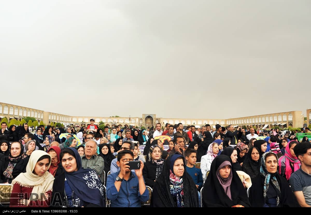 Experiencing the Hues of Naqsh-e Jahan Square – SURFIRAN