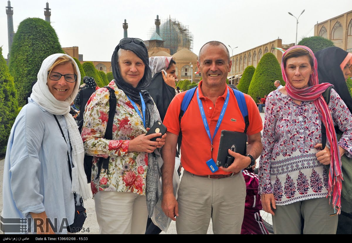 Experiencing the Hues of Naqsh-e Jahan Square – SURFIRAN