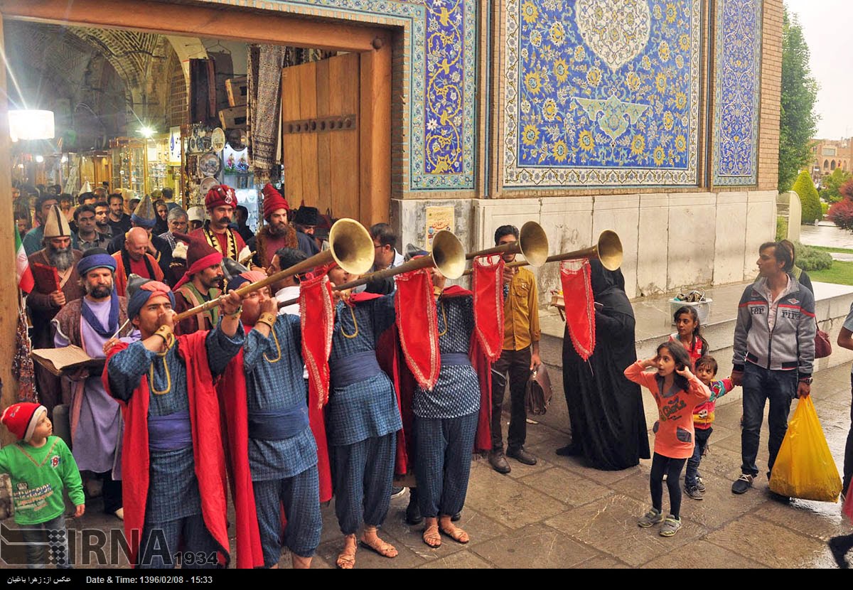 Experiencing the Hues of Naqsh-e Jahan Square – SURFIRAN