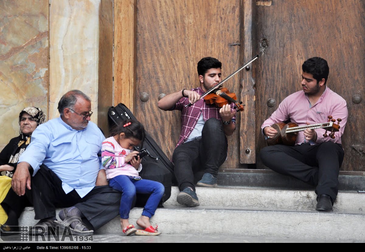 Experiencing the Hues of Naqsh-e Jahan Square – SURFIRAN