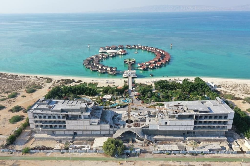 Kish Travel Guide: Top Sights & Tips + Photos – SURFIRAN