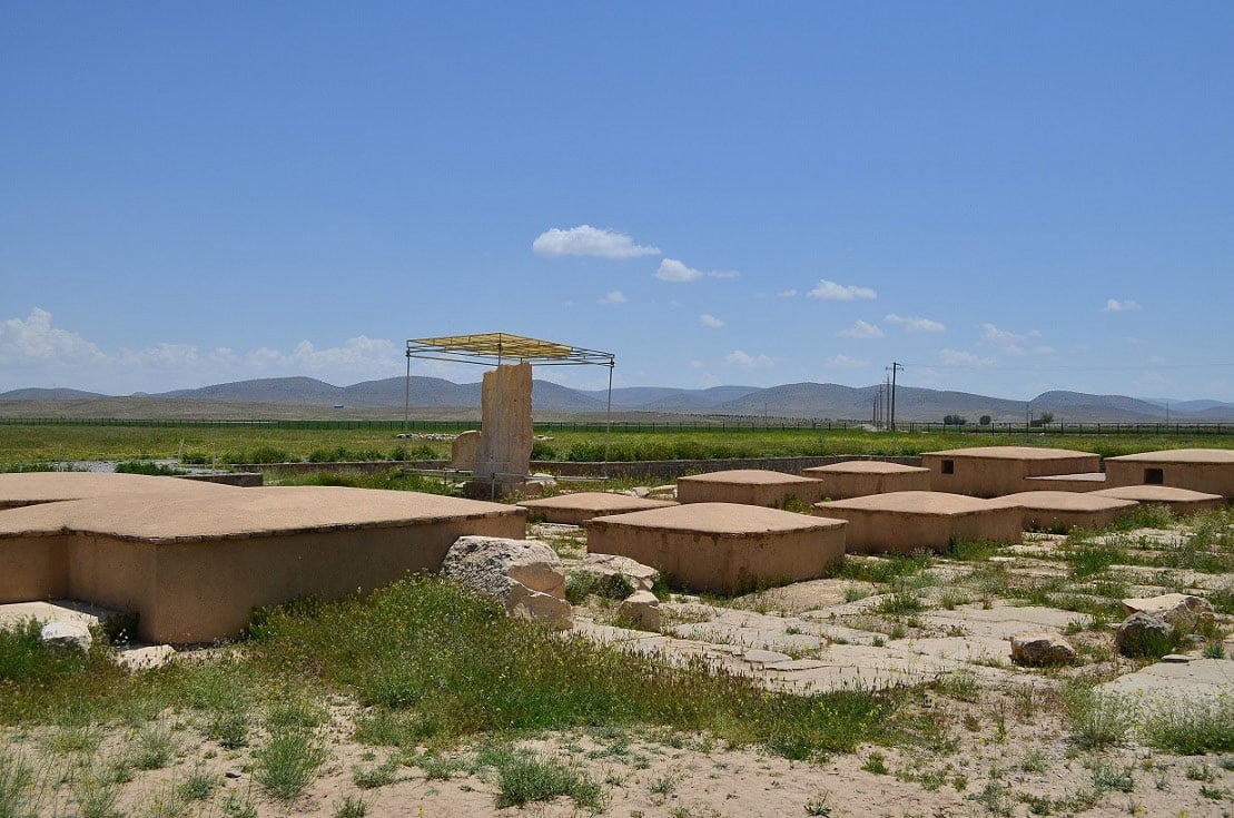 Pasargadae Travel Guide – SURFIRAN