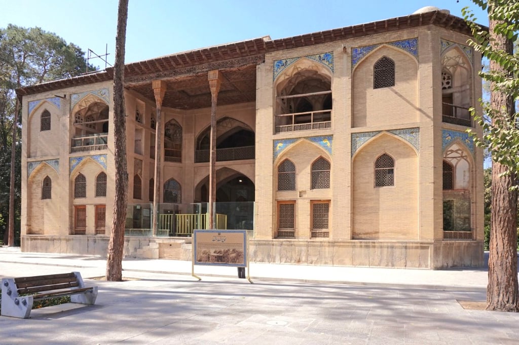 Hasht Behesht Palace in Isfahan – SURFIRAN