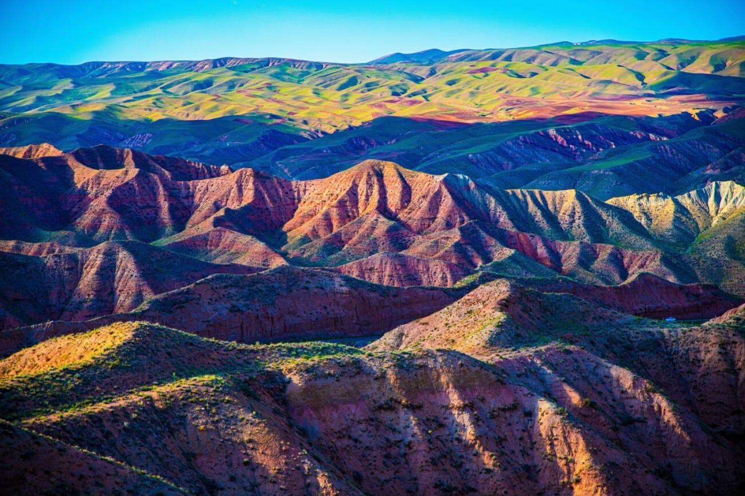 Discover The Mahneshan Colored Mountains In Zanjan
