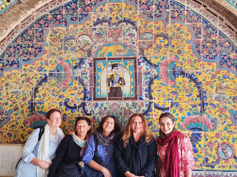 Group Tour Vs. Private Tour In Iran: Pros And Cons